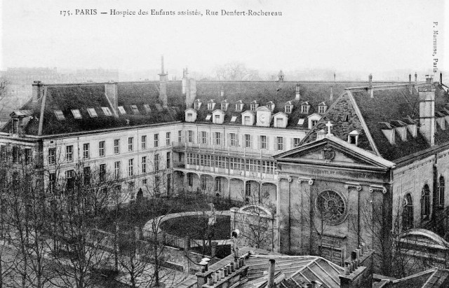 Red children and foundling wheels | Parisian Fields